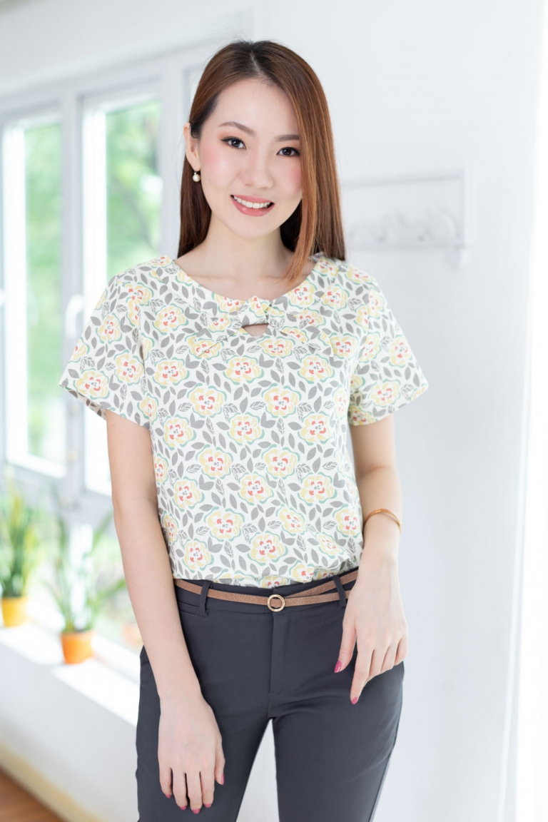 MT2001 Keyhole Neck Blomma Blouse – Off-White – Narinarishop.com