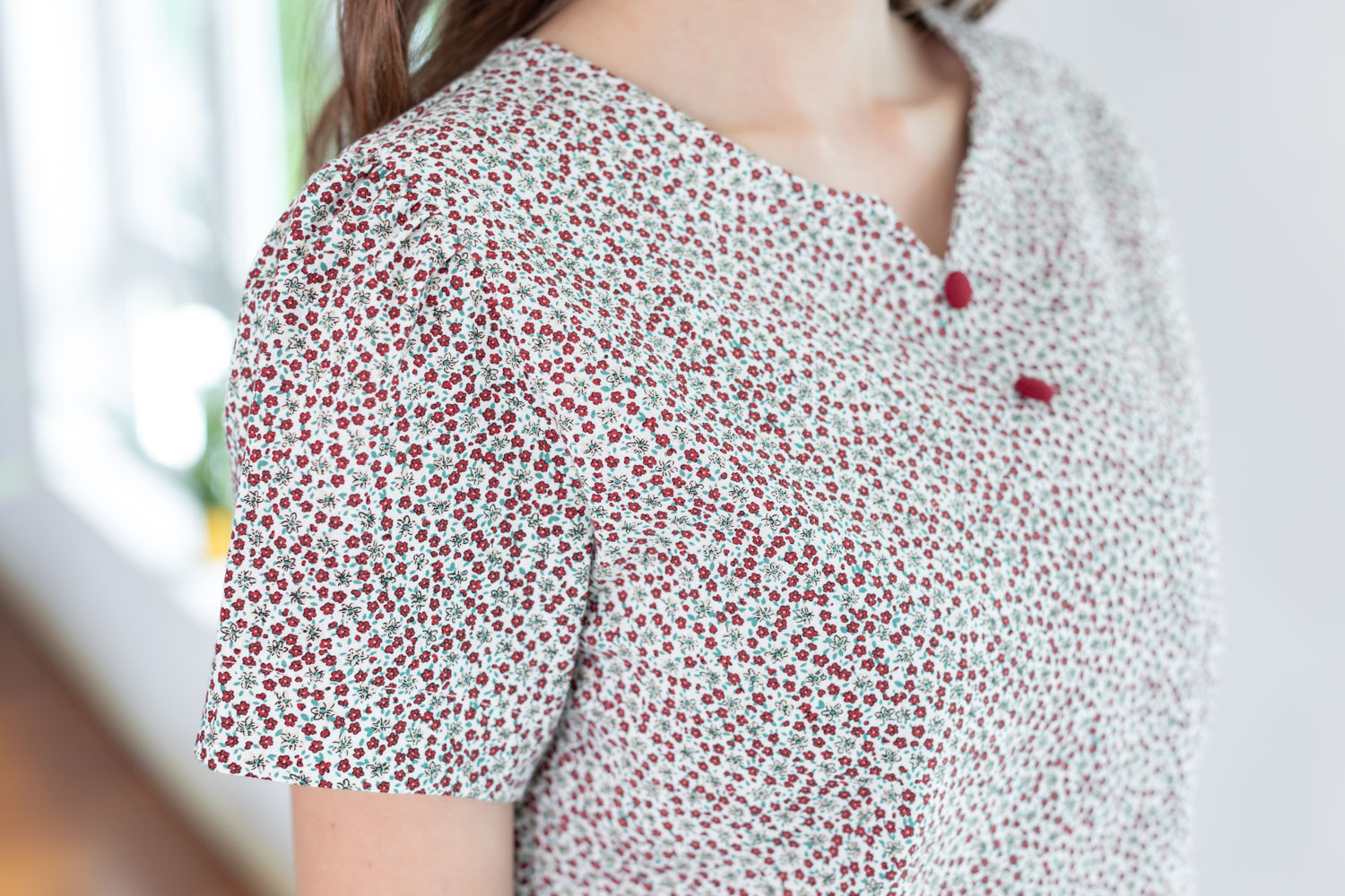 MT0206 Folded Sleeve Double Button Blouse – White-Red – Narinarishop.com