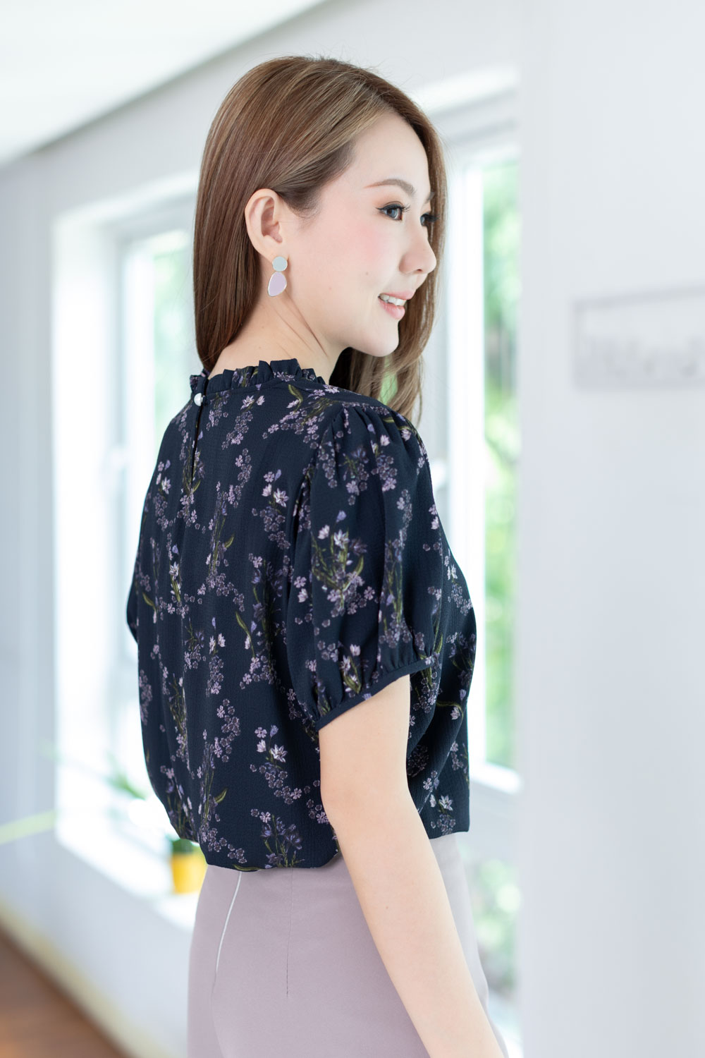 MT2710 Ruff Collar Lily Blouse – Dark Navy – Narinarishop.com