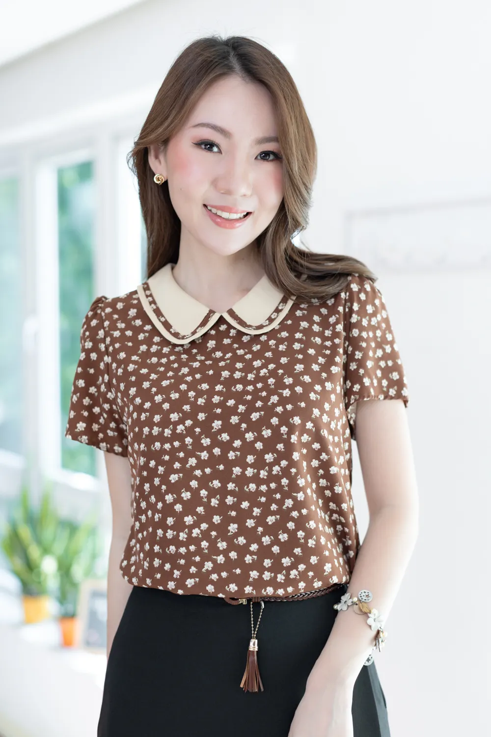 MT4101 Trimmed Peter Pan Collar Blouse – Daisy Brown – Narinarishop.com
